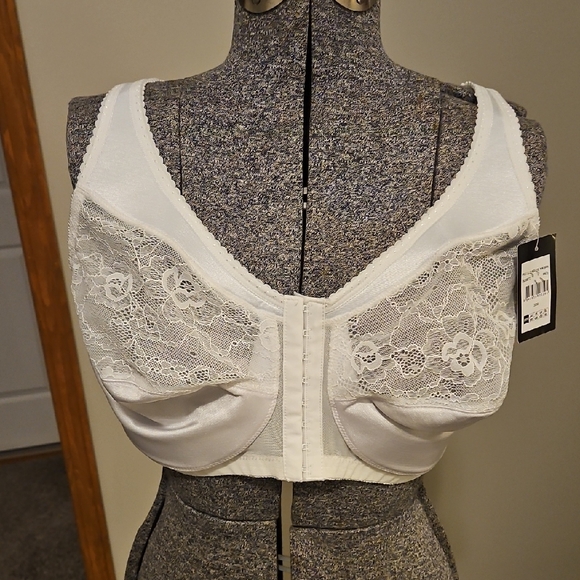 Avenue | Intimates & Sleepwear | Avenue Front Clasp Lace Cup Bra | Poshmark